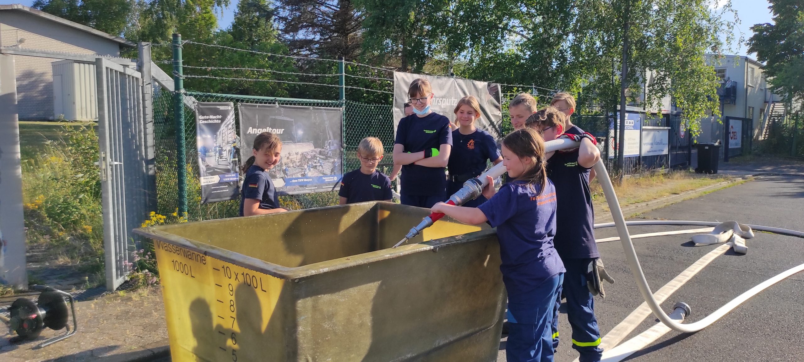 Übung mit Pumpe, Hydrant und Aggregat - THW-Jugend Mayen